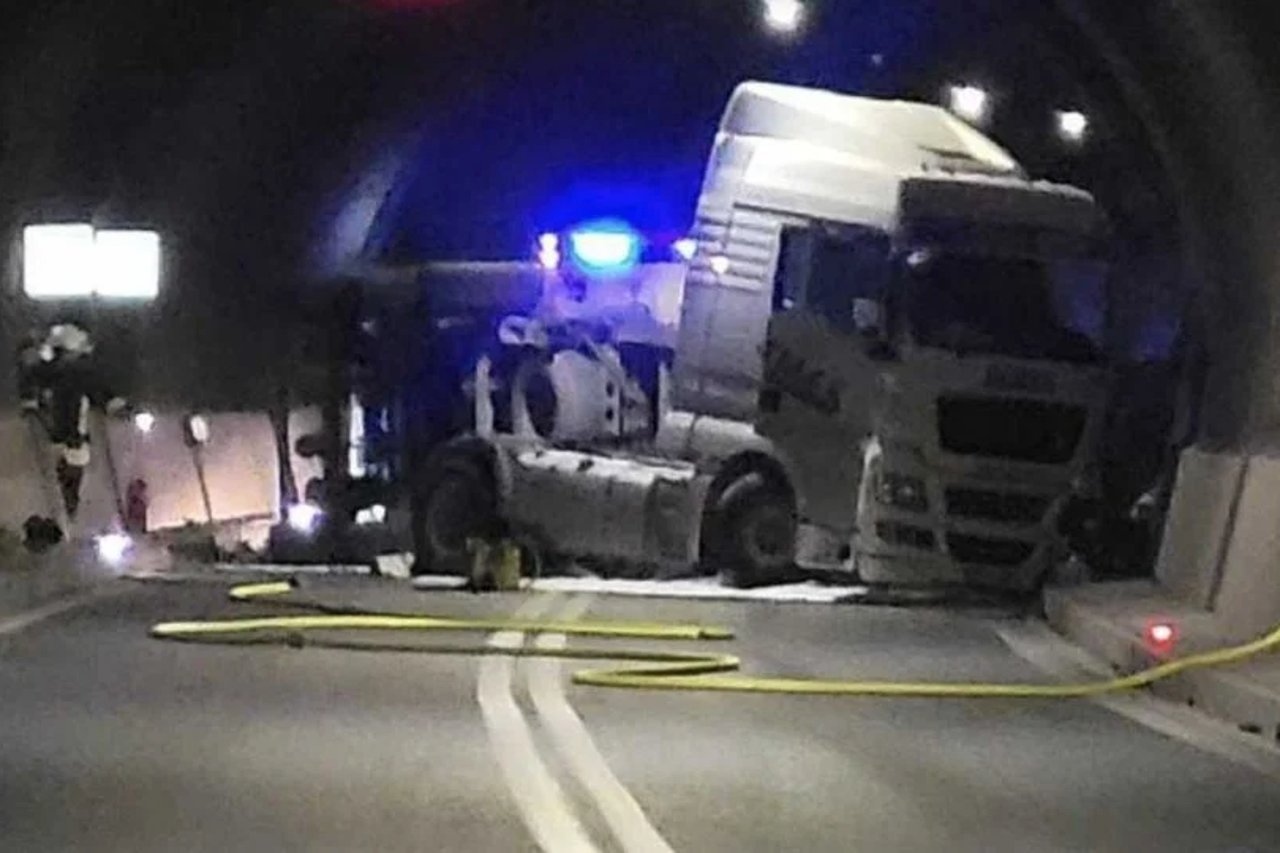 Vozači kamiona iz BiH se oprostili od kolege koji je poginuo u tunelu ...