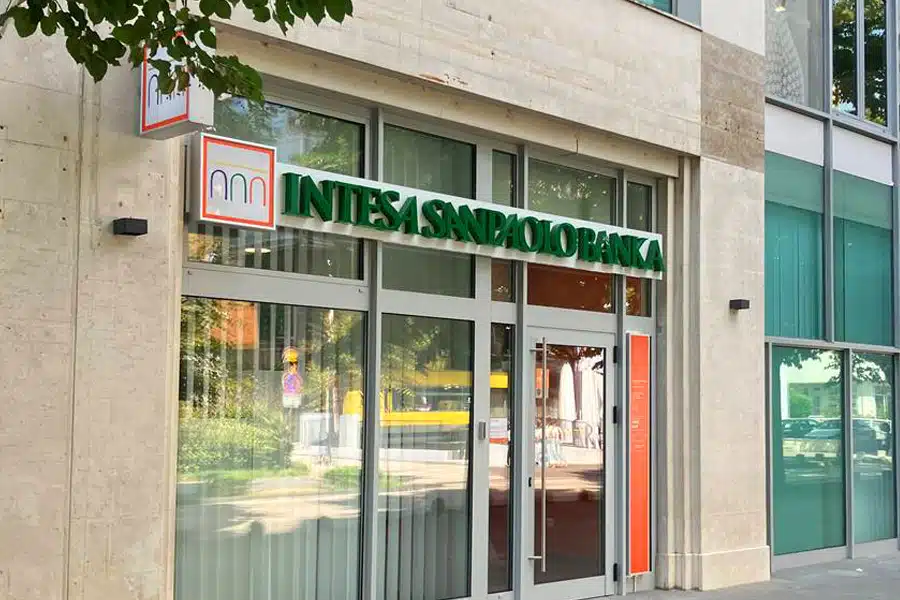 Intesa Sanpaolo Banka gasi reklamnu rasvjetu širom BiH | TNT PORTAL