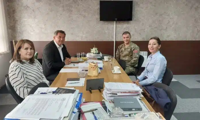 Predstavnici turskog LOT EUFOR tima posjetili Općinski sud u Travniku ...